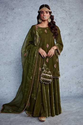 Buy Ajiesh Oberoi Green Jahaan Velvet Kurta Gharara Set Online | Aza ...