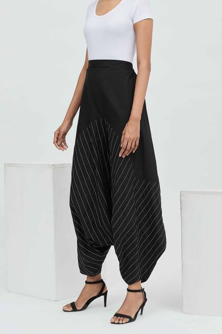 Buy Aakaar Black Cotton Textured Zouave Pants Online | Aza Fashions