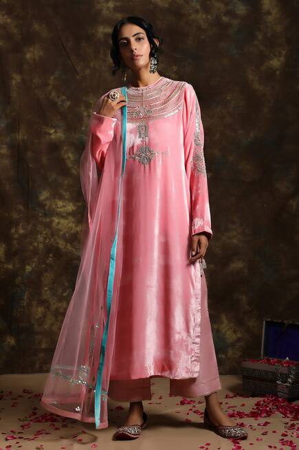 Buy Kanika Sharma Velvet Kurta Set Online | Aza Fashions