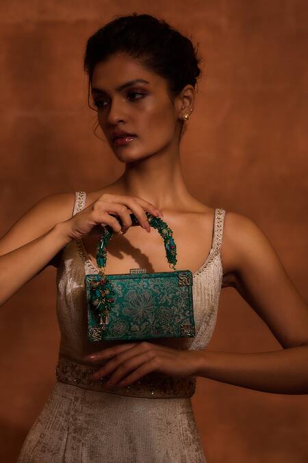 Tarun Tahiliani | Designer Womenswear, Menswear, Jewellery and Accessories
