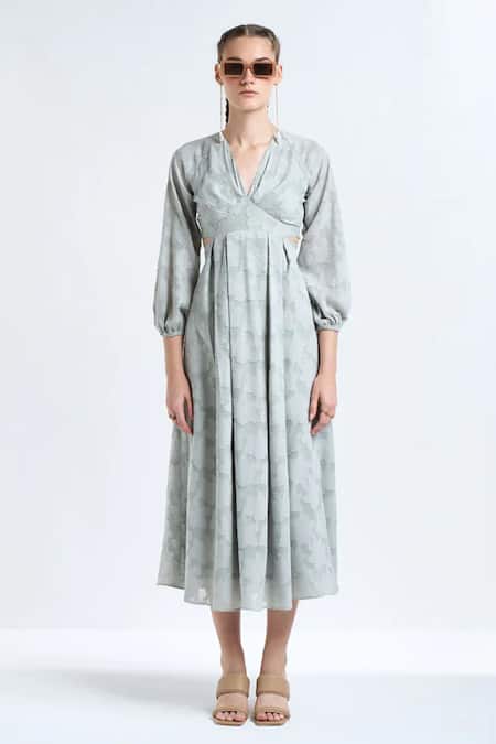 Buy Green Polyester Floral Pattern V Neck Limitless Jacquard Pleated ...