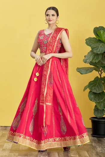 Buy Red Pure Silk Block Print Paisley Motifs Notched Lehenga Set For ...