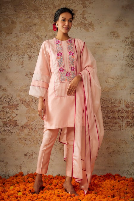 Buy Peach Pure Handwoven Chanderi Zardozi Embroidery Round Kurta Pant Set For Women by The Aarya ...