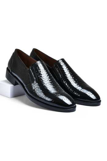 Buy Black Textured Roy Croc Loafer For Men by Wednesday Lifestyle ...