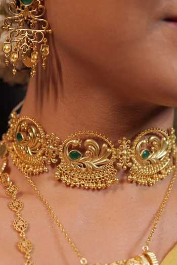 Buy Green Chatham Emerald Majestic Mor Choker Necklace by Zariin Online ...