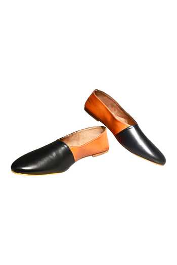 Buy Black Plain And Tan Non-leather Handcrafted Flip Side Shoes For Men ...