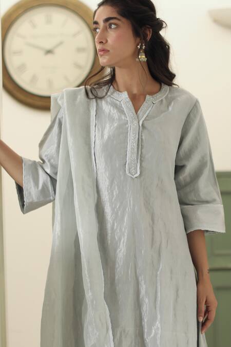 Buy Blue Handwoven Tissue Stole by Shorshe Clothing Online at Aza Fashions.