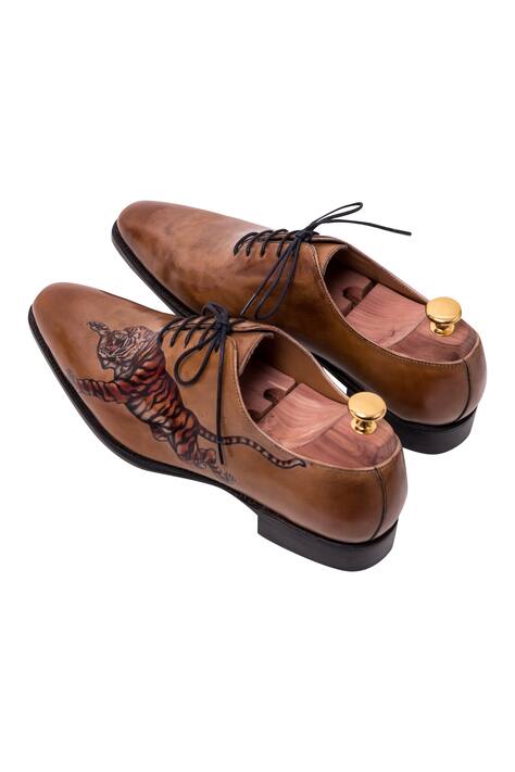 Buy Toramally - Men Brown Painted Oxford Shoes Online | Aza Fashions