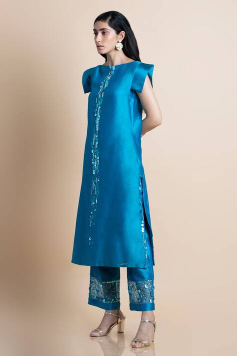 Buy Handwoven Chanderi Kurta Set by Saksham Neharicka at Aza Fashions