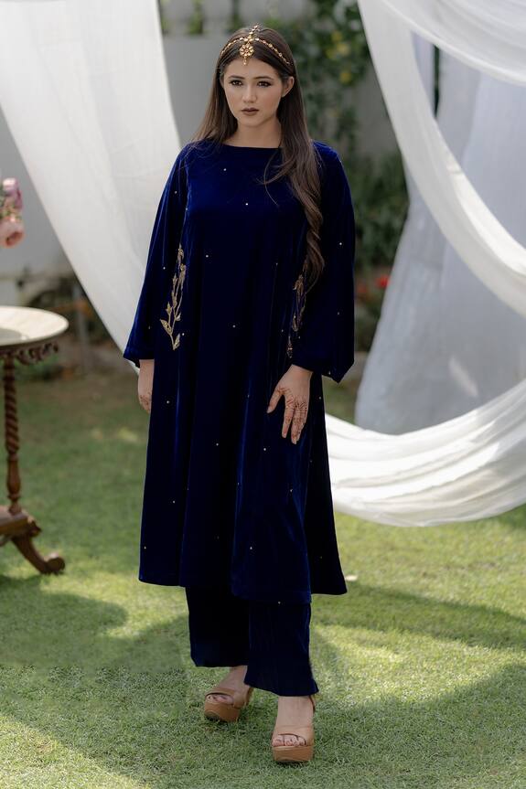 Buy Daljit Sudan Blue Velvet Phiran Kurta And Pant Set Online | Aza ...