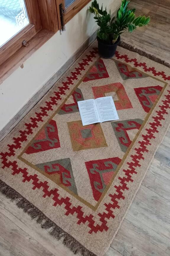 Buy Nakshikathaa - Homeware Jute Wool Hand Woven Rug Online | Aza Fashions