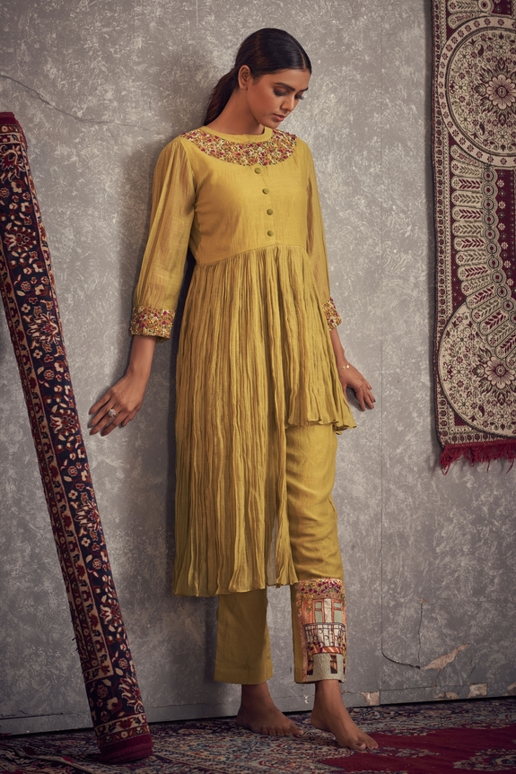 Buy Hirika&Dhruti Green Chanderi Asymmetric Kurta And Pant Set Online ...