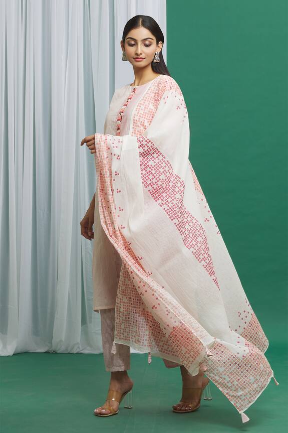 Buy Silkwaves Pink Cotton Hand Block Print Dupatta Online | Aza Fashions