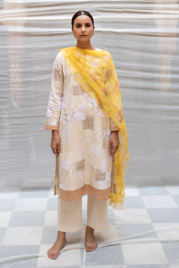 Buy Priyanka Raajiv Amba Patch Work Stole Online | Aza Fashions