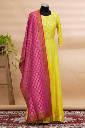 Buy Pinki Sinha Pink Floral Woven Dupatta Online | Aza Fashions