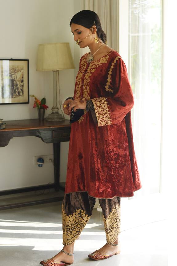 Buy Heena Kochhar Grey Velvet Kurta Set Online | Aza Fashions