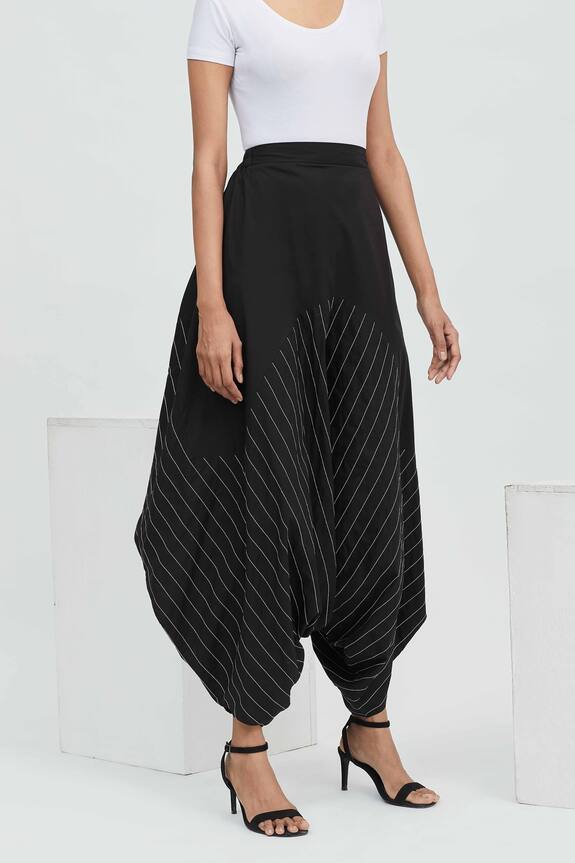 Buy Aakaar Black Cotton Textured Zouave Pants Online | Aza Fashions