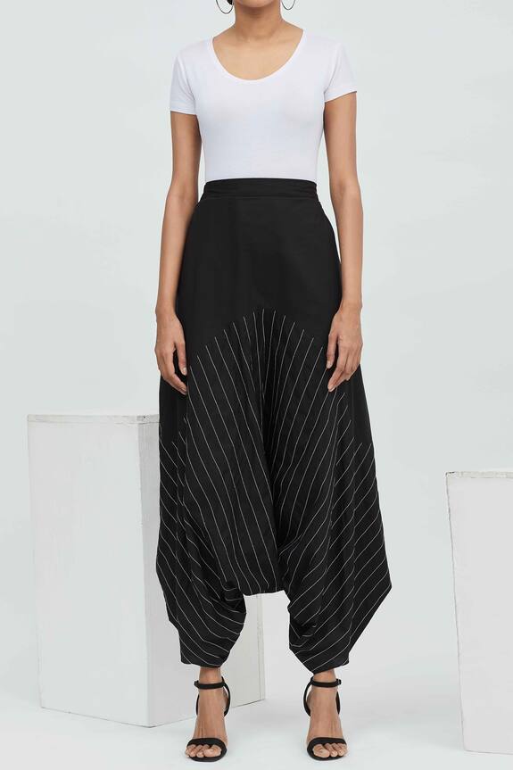 Buy Aakaar Black Cotton Textured Zouave Pants Online | Aza Fashions