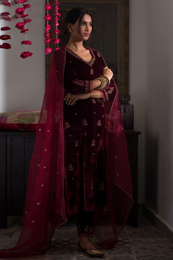 Buy Rhua India Velvet Embroidered Kurta Set Online | Aza Fashions