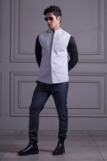 Buy Agape Silver Cotton Cord Panelled Bundi Online | Aza Fashions