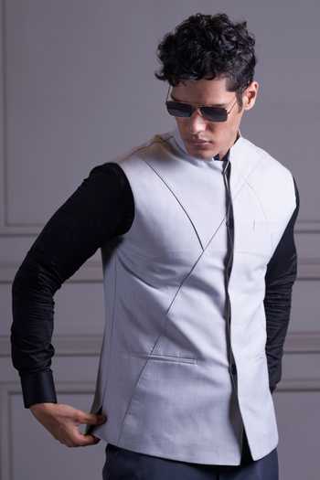 Buy Agape Silver Cotton Cord Panelled Bundi Online | Aza Fashions