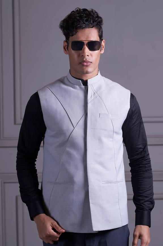 Buy Agape Silver Cotton Cord Panelled Bundi Online | Aza Fashions