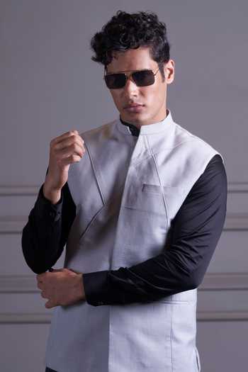 Buy Agape Silver Cotton Cord Panelled Bundi Online | Aza Fashions