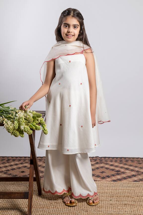 Buy Boteh Ivory Chanderi Silk Kurta Set For Girls Online | Aza Fashions