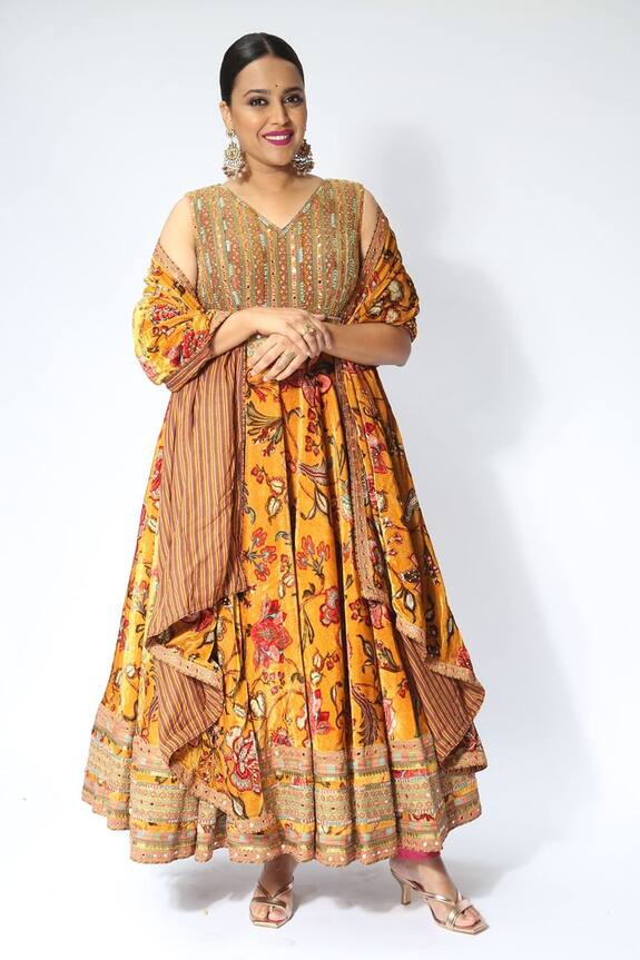 Buy Torani Yellow Silk Velvet Sunehra Makhmal Firdouz Anarkali With ...