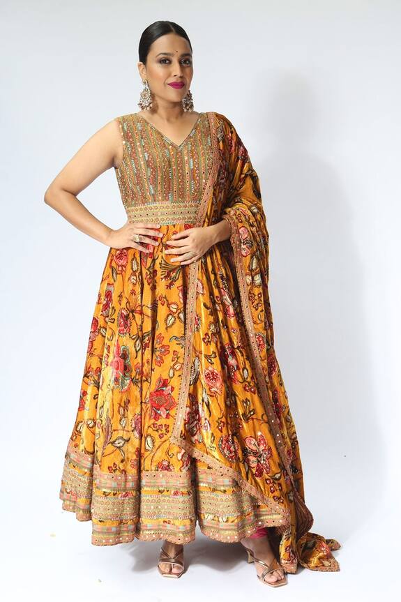 Buy Torani Yellow Silk Velvet Sunehra Makhmal Firdouz Anarkali With ...