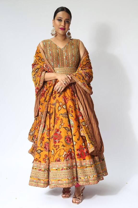 Buy Torani Yellow Silk Velvet Sunehra Makhmal Firdouz Anarkali With ...