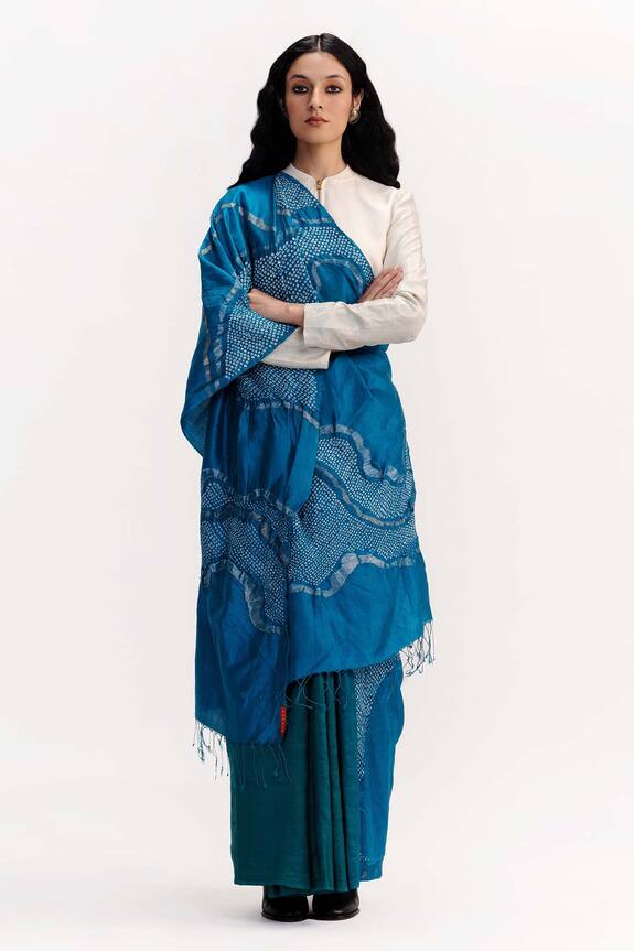 Buy Studio Medium Blue Lehar Handwoven Bengal Silk Jamban Saree Online | Aza Fashions