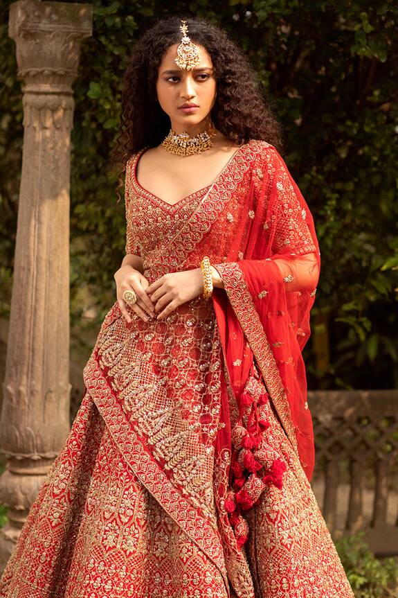 Buy Pallavi Poddar Raw Silk Sparkline Embroidered Lehenga Set Online ...