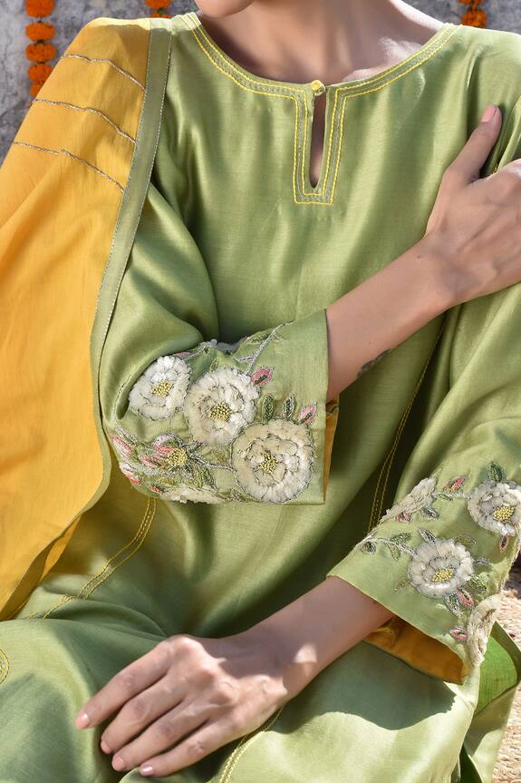 Buy Kanika Sharma Green Chanderi Kurta Set Online | Aza Fashions