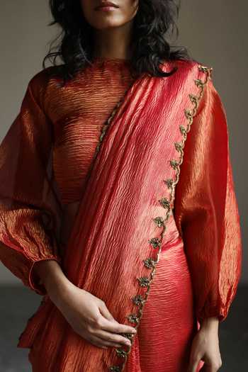 Buy Mimamsaa Pink Tissue Silk Ursula Scallop Hem Textured Saree Online ...