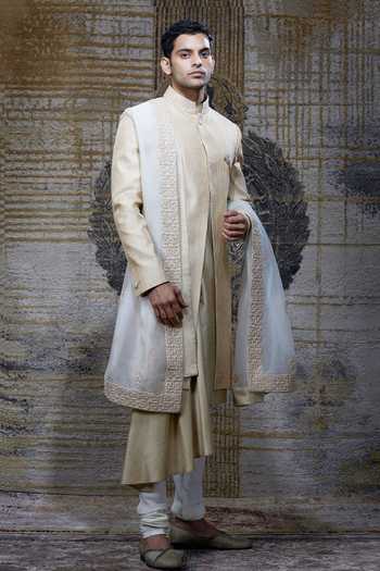 Buy Shantanu & Nikhil Green Velvet Sherwani Online | Aza Fashions