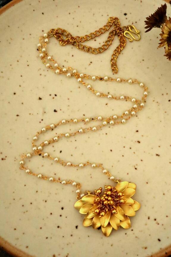 Buy Phiroza Floral Pendant Necklace Online | Aza Fashions