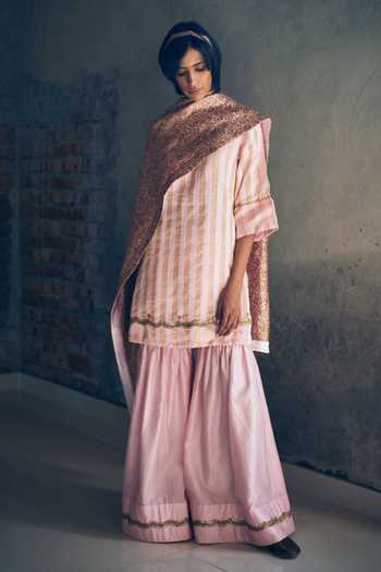 Buy Shorshe Clothing Pink Banarasi Brocade Dupatta Online | Aza Fashions