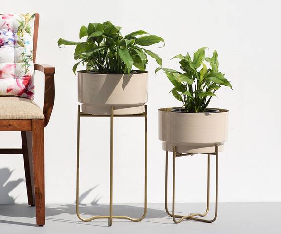 Buy The Decor Remedy Enamel Planter With Stand (Set of 2) Online | Aza ...