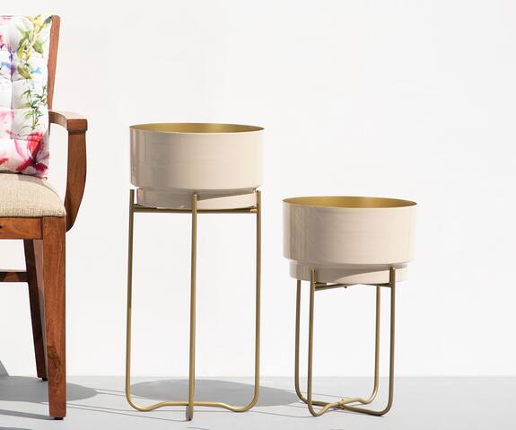 Buy The Decor Remedy Enamel Planter With Stand (Set of 2) Online | Aza ...