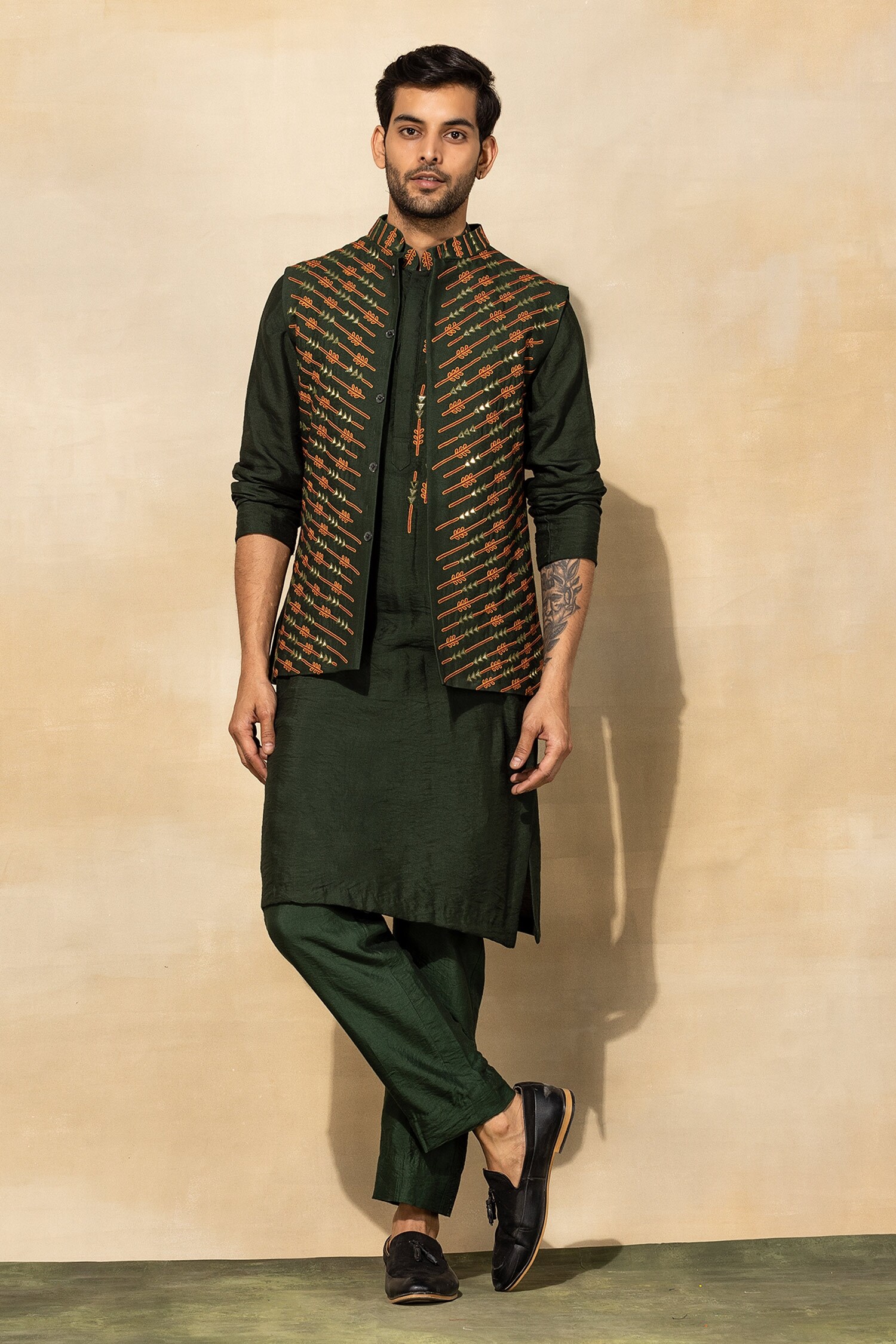 Buy DiyaRajvvir Green Cotton Arrow Pattern Bundi And Kurta Set Online ...