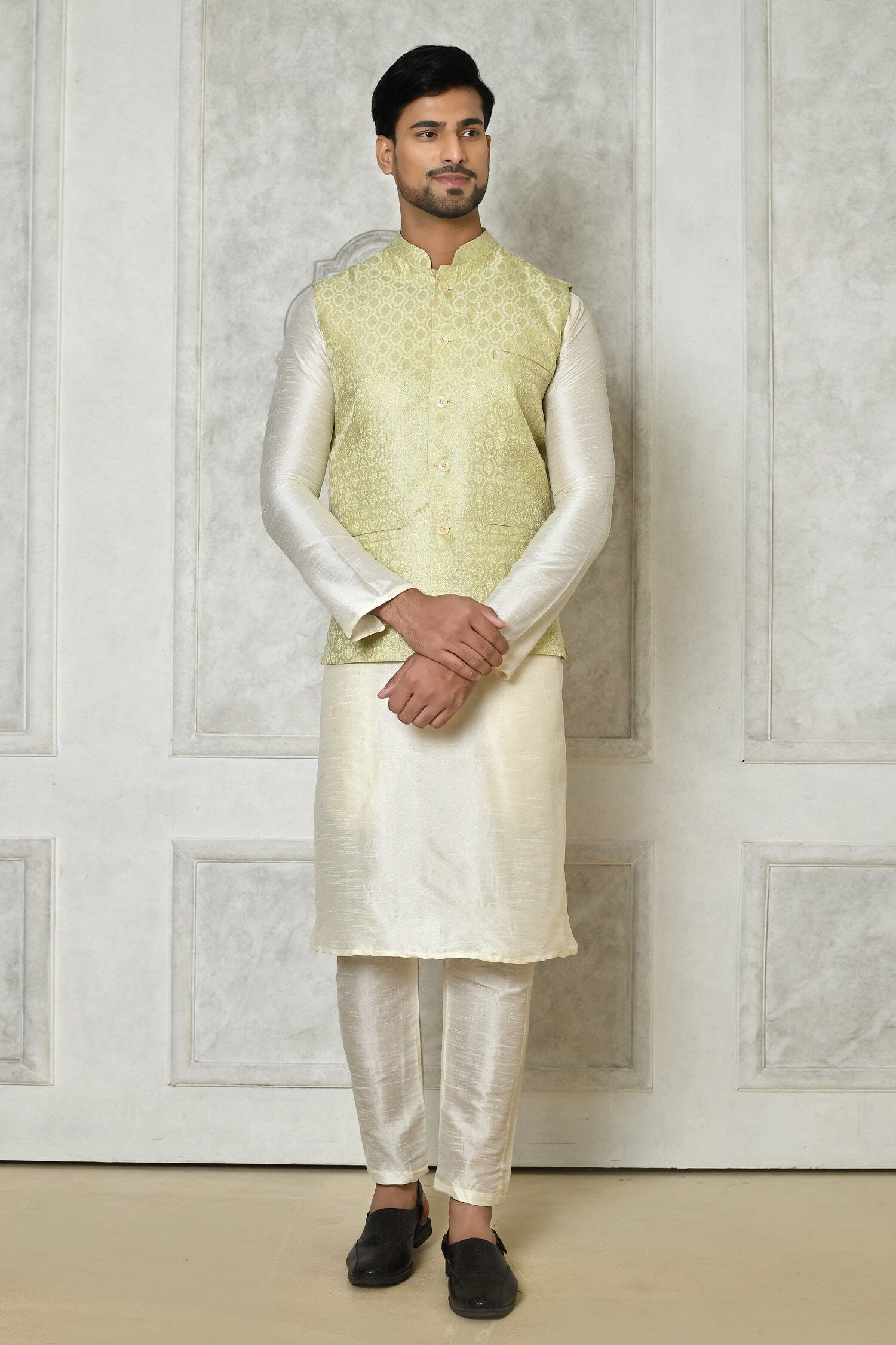 Buy Samyukta Singhania Green Jacquard Silk Floral Ogee Pattern Bundi ...