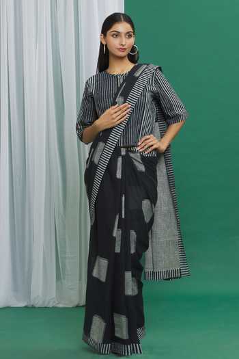 Buy Silkwaves Black Cotton Square Pattern Saree With Crop Top Online ...