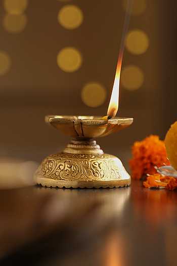 Buy Amoli Concepts Brass Flower Shaped Diya Online | Aza Fashions