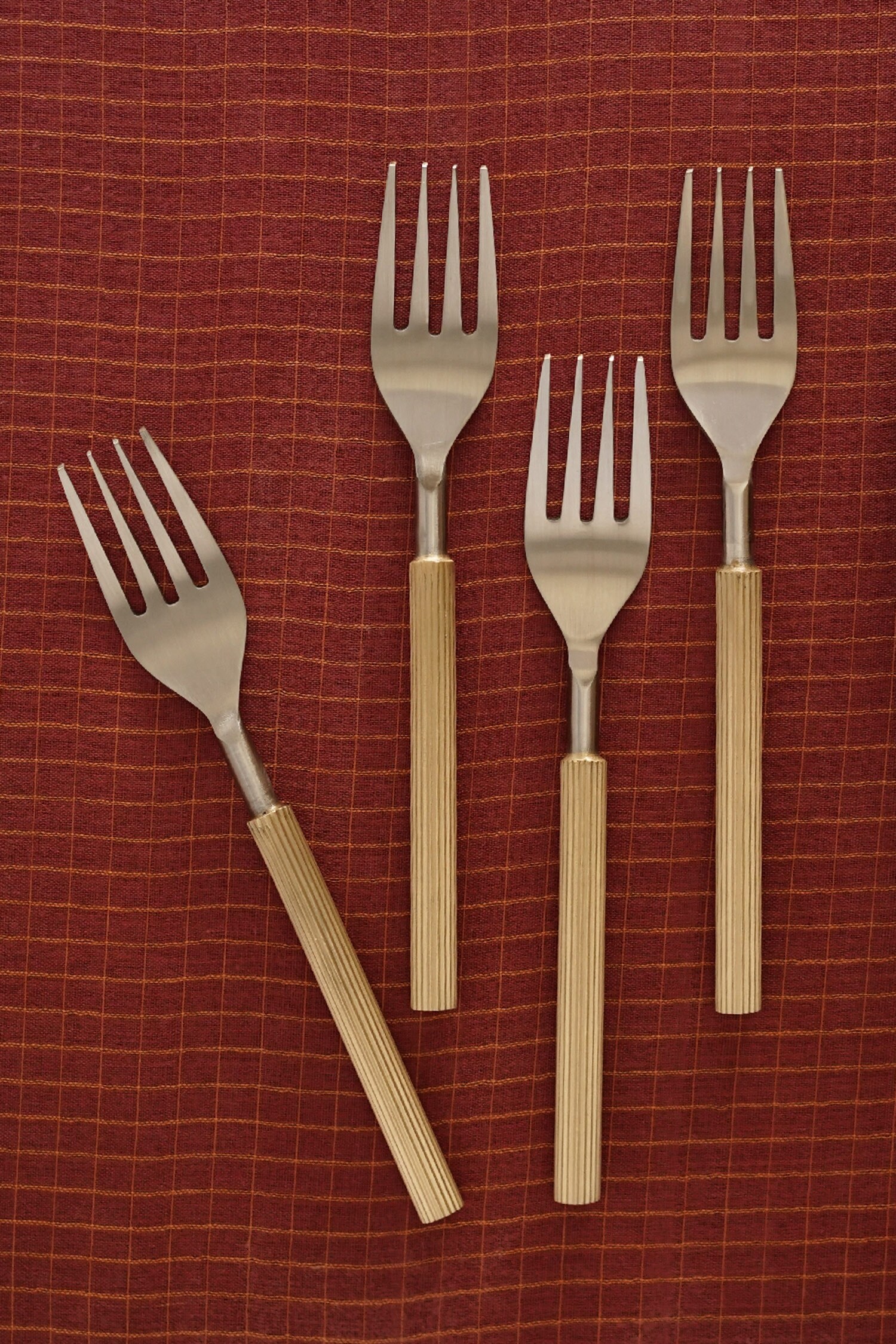 Buy COURTYARD Dariya Textured Tea Forks 4 Pcs Set Online | Aza Fashions