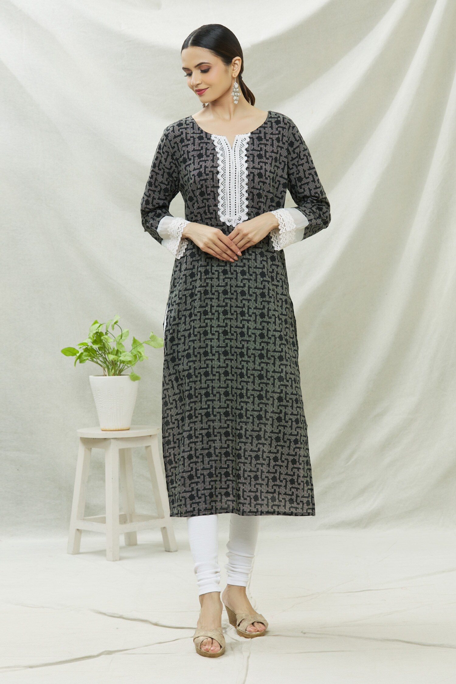 Buy Naintara Bajaj Black Cotton Geometric Print Kurta Online | Aza Fashions Buy Naintara Bajaj Black Cotton Geometric Print Kurta Online | Aza Fashions