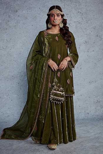Buy Ajiesh Oberoi Green Jahaan Velvet Kurta Gharara Set Online | Aza ...