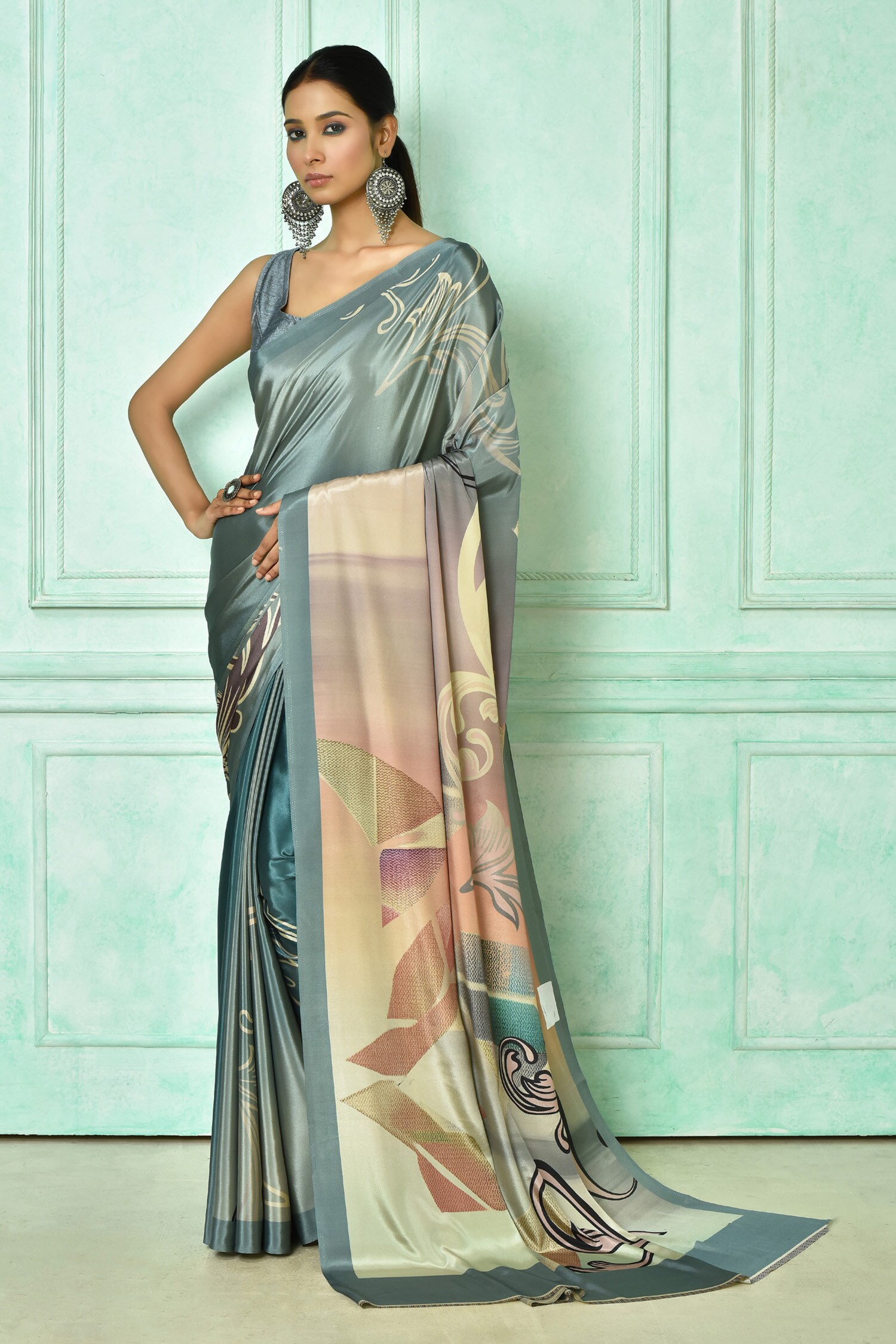 Buy Abstract Swirl Print Saree With Running Blouse by Nazaakat by ...