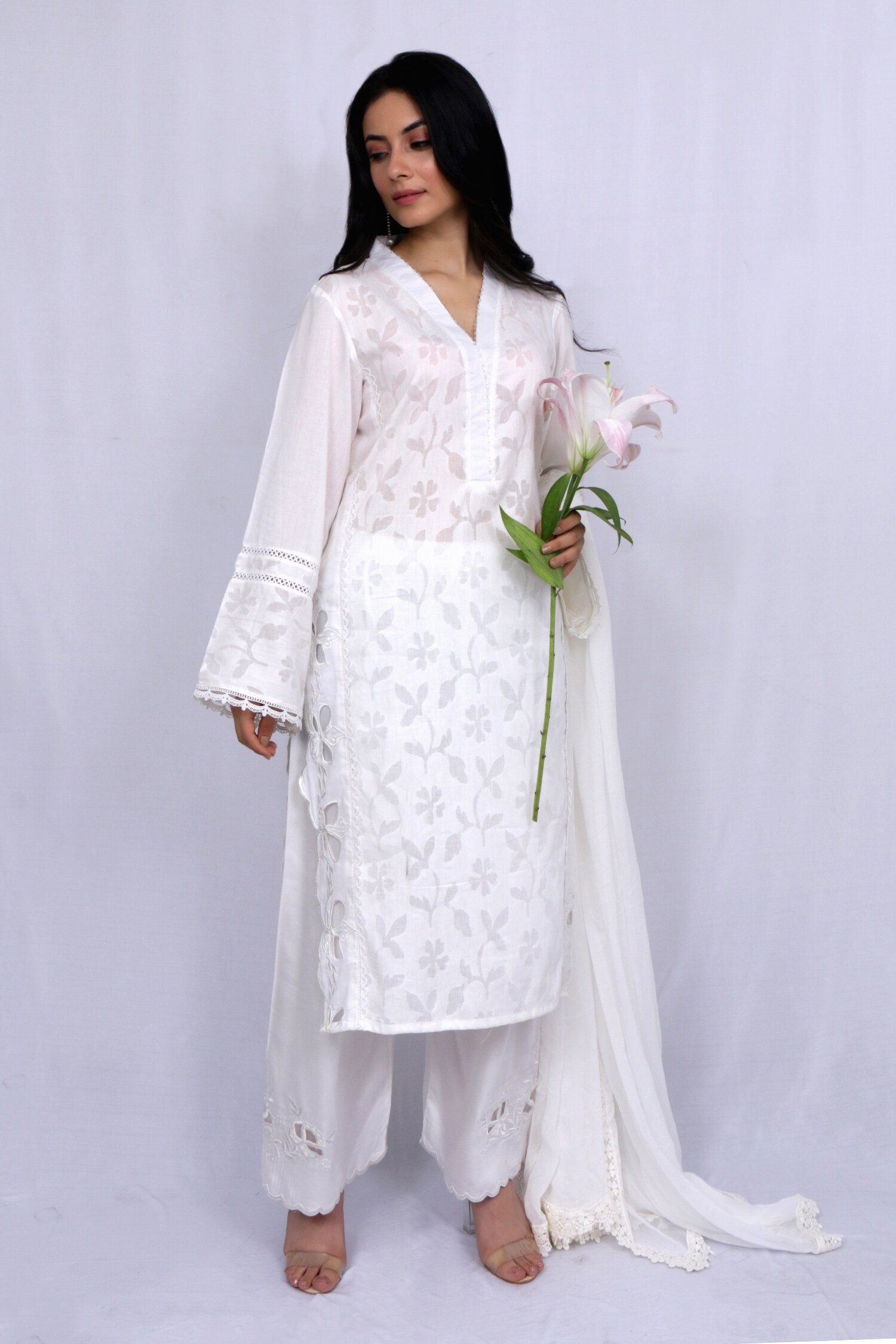 Buy Ewaz White Cotton Floral Embroidered Kurta Set Online | Aza Fashions