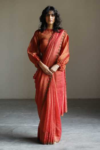Buy Mimamsaa Pink Tissue Silk Ursula Scallop Hem Textured Saree Online ...